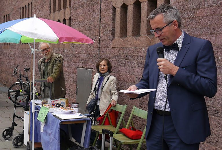 Kölner Bürgermeister Andreas Wolter: Waffen vernichten nicht nur Leben ...